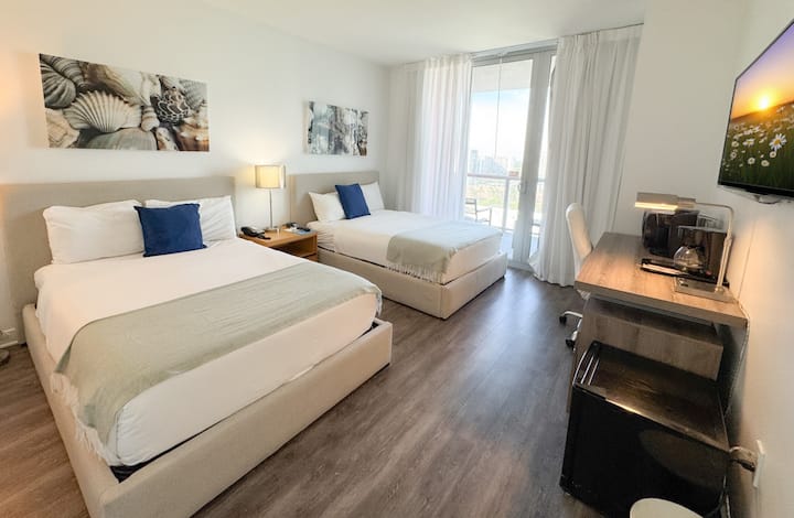 Great Studio Near The Beach - Hallandale Beach, FL