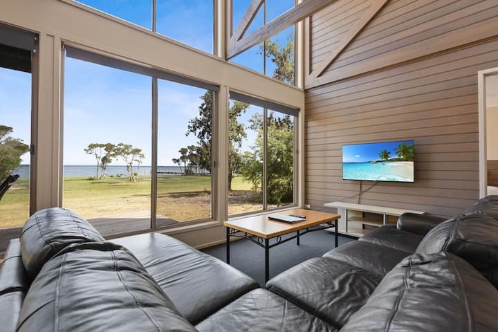 Avon: 2br Lodge Offering Water Views + More! - Loch Sport