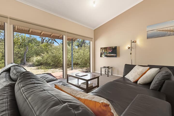Amphion: 1br Lodge Offering Bush Views + More! - Loch Sport