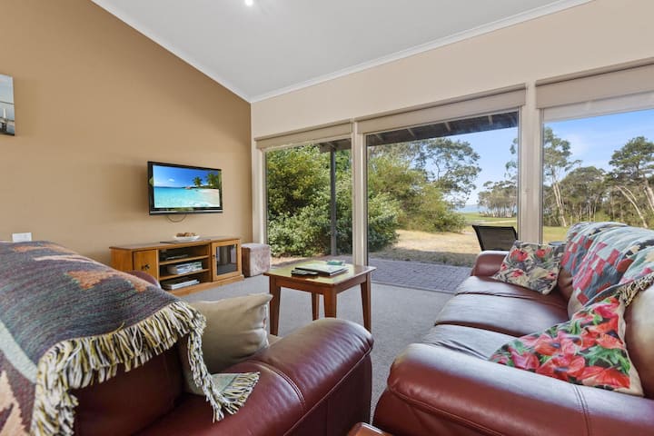 Huon: 1br Lodge Offering Water Views + More! - Loch Sport