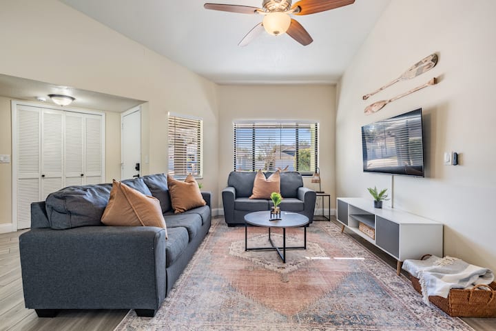 Coastal 3br Oasis | Free Heated Pool & Fire Pit - Clearwater, FL