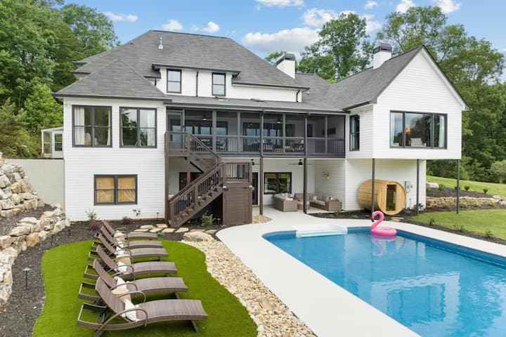 5br Stylish Mountain View Estate With Private Pool - Dahlonega, GA