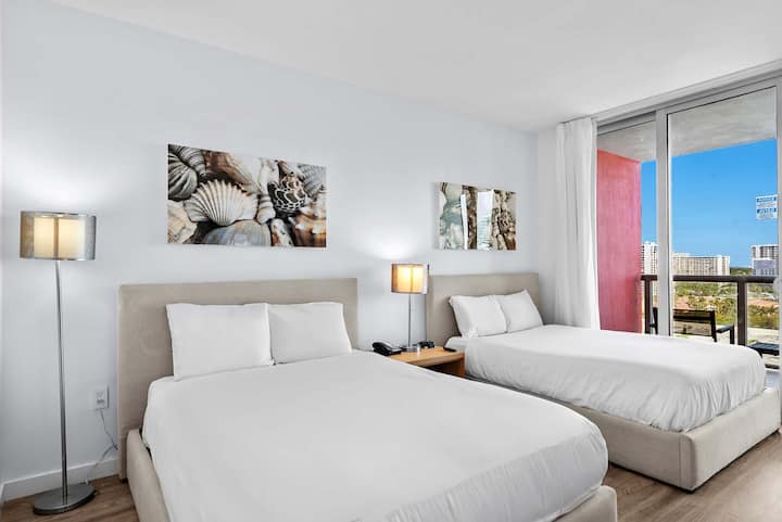 Oasis & Waterfront - Beachside Services-15th Floor - Hallandale Beach, FL