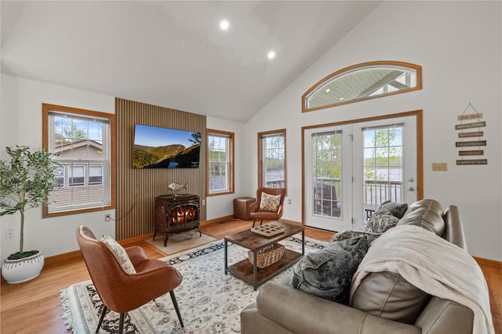 Comfortable Lakefront Winter Escape - アローヘッド・レイク, PA