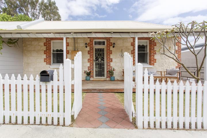 Charming Charlie – Pet-friendly South Fremantle - Coogee