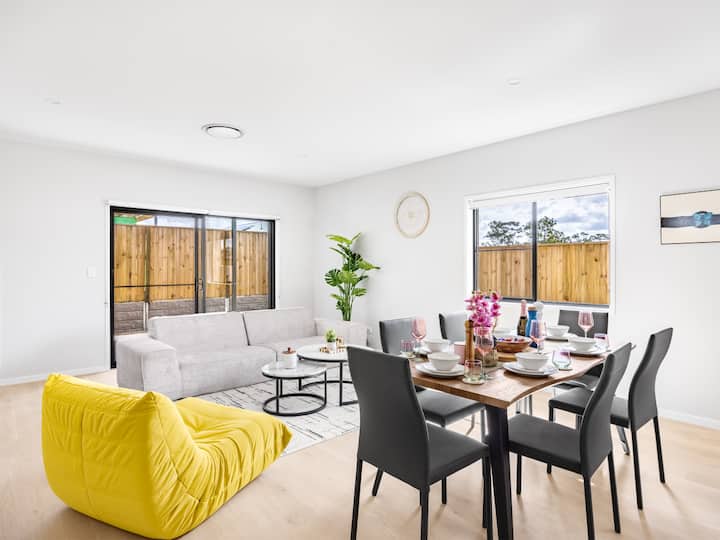 Cyclone Deal! Brand New Cozy 4br Home Near Mall - Springwood
