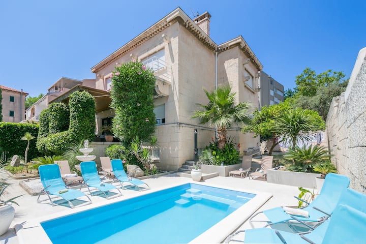 K-23559 Villa De Luxe Près De La Mer Et Avec La - 斯普利特