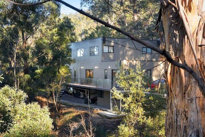 "The Tree House Hobart" - 10kms To Cbd - Sleeps 8 - Hobart