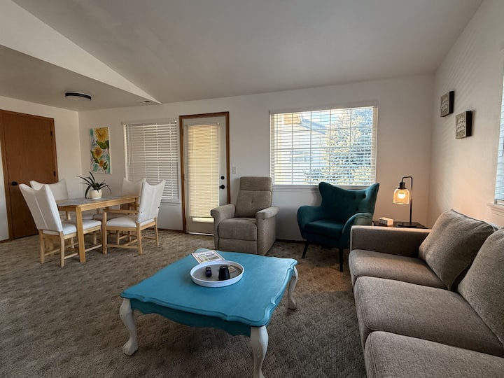 Friends!• Purple Door • 2br • Pets • Airport - Boise, ID