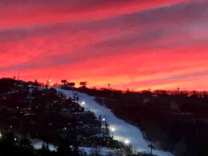Black Bear Den 1 Bedroom Walk To Sledding Hill - Sugar Mountain, NC