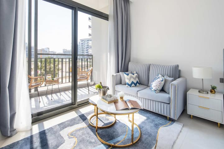 Bright Studio - Minutes Away From Miracle Garden - Dubaï