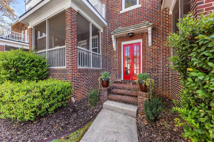 Stylish Charlotte Condo Steps From Dilworth & More - Charlotte, NC