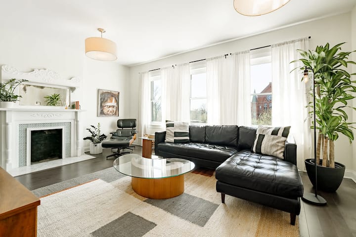Lux 2br | Downtown | Rooftop Patio | Free Parking - Cincinnati, OH