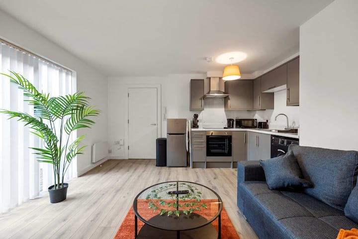 Belfast East Village Apt | Quirky Stay + Patio - Belfast