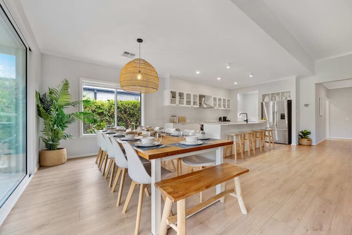 Tea Tree Retreat - Stylish Five Bedroom Beach Hous - Inverloch