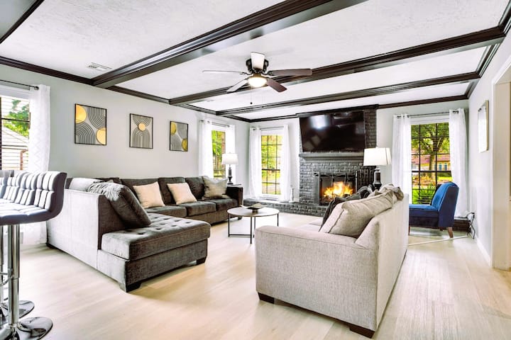 Grand 7-bedroom Villa W Pool 25 Mins Downtown Sc2 - Spring, TX