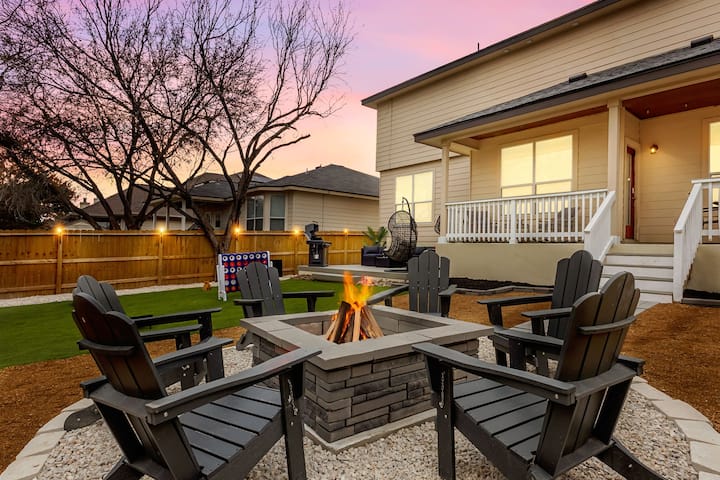 Near Bmt & Seaworld | Game Room + Fire Pit Stay! - San Antonio, TX