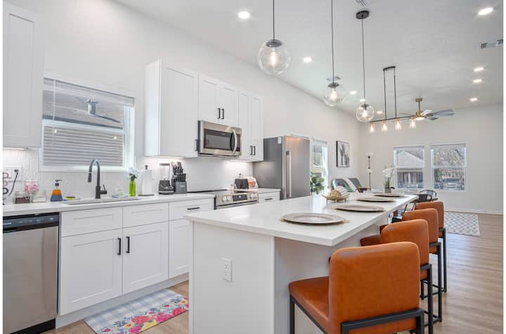 Happy Homey 4br/3ba Near Dtown & Riverwalk - San Antonio, TX