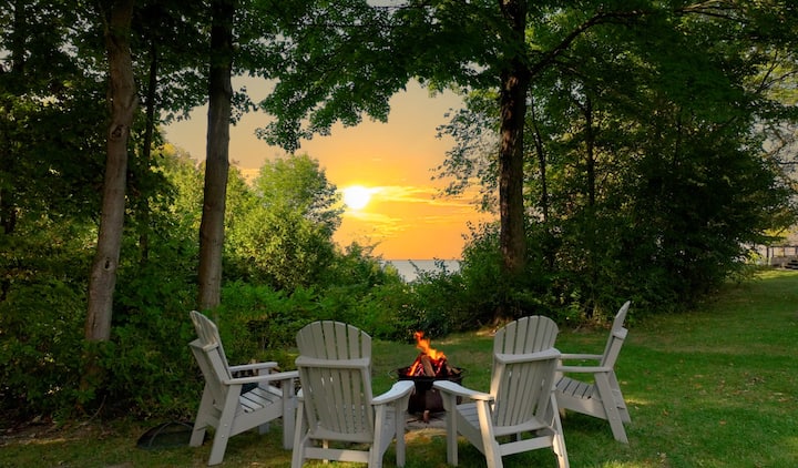 Sunset Paradise, Lake View, King Bed - Clinton