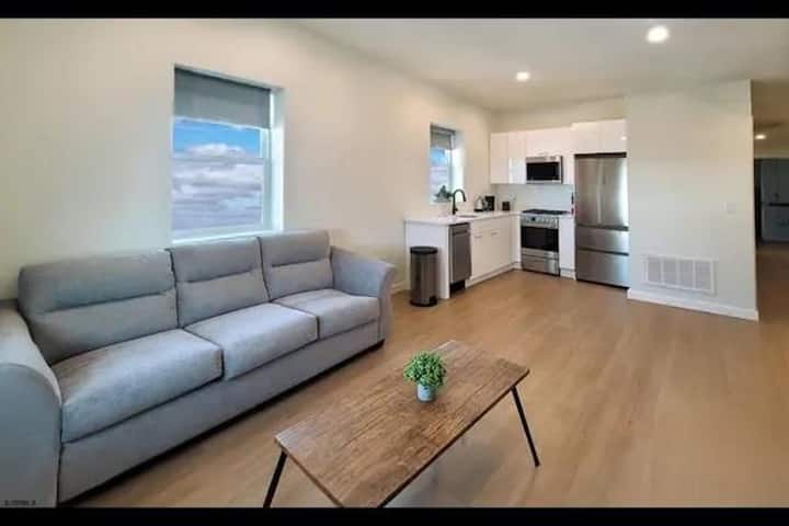 2br, 2ba W/pool Access. 2blocks To Beach/boards! - Ocean City, NJ