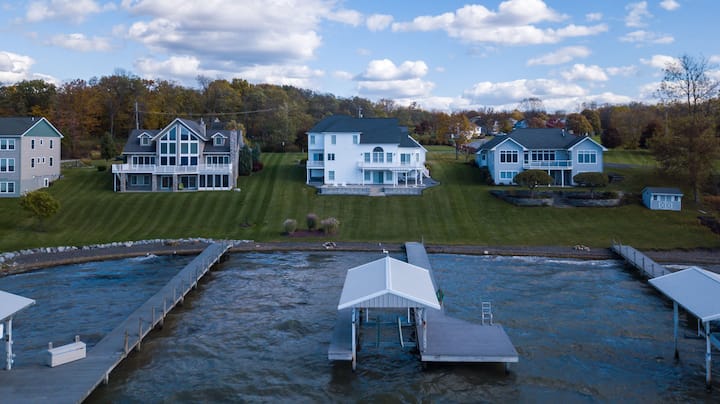 Gracie's Place: Panoramic Views On Seneca Lake! - Geneva, NY