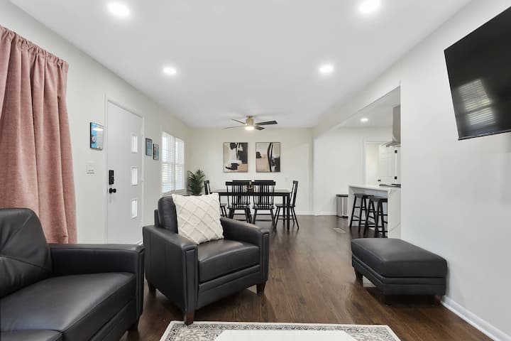 Stay & Relax|4 Br Home|private Parking+pool Table - Overland Park, KS