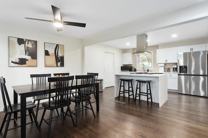 New Spacious Home_centrally Located - Shawnee, KS