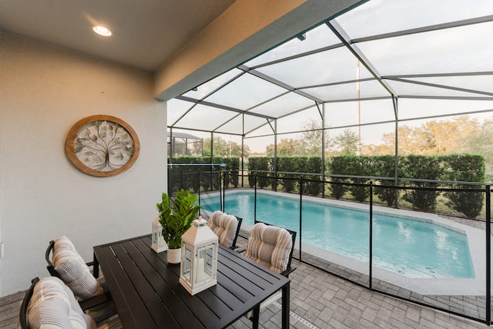 Beautiful 5 Bedroom 4 Bath, Pool - In Gated Resort - Four Corners, FL