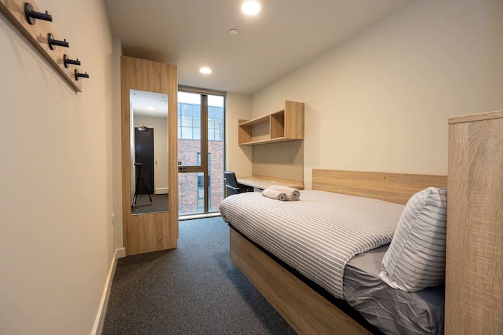 Bright Single Occupancy En Suite Room - Nottingham