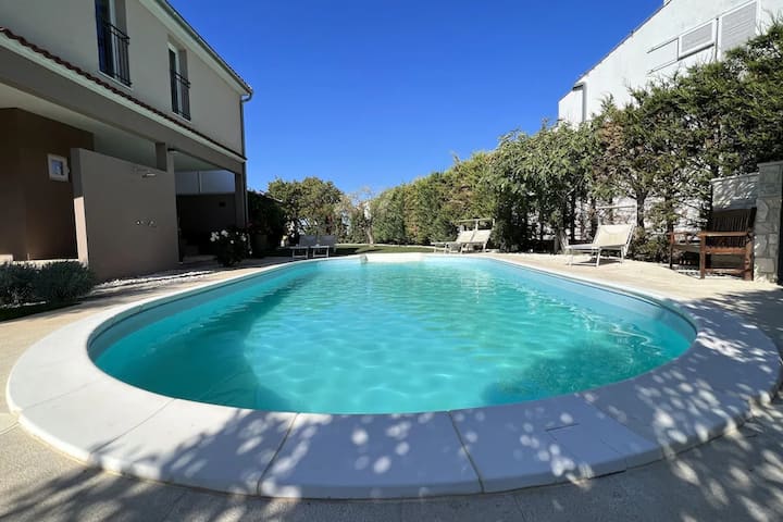 Charmante Appartement Avec Piscine Et Jardin - Bale
