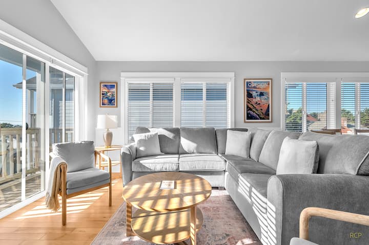 14th & Sunset - Walk To Beach! - Lincoln City, OR