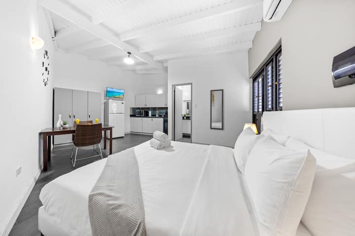 Two Person Getaway - 2 Minutes To Palm Beach - Aruba