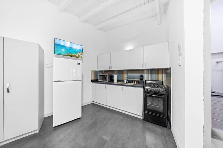 Modern 1br | Beach Escape W/ Wi-fi, Ac & Workspace - Aruba