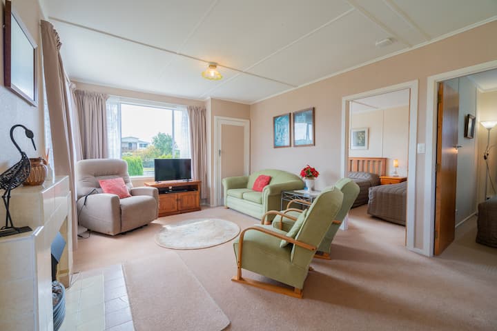 Rustlein Cottage - Te Anau Holiday Home - Te Anau