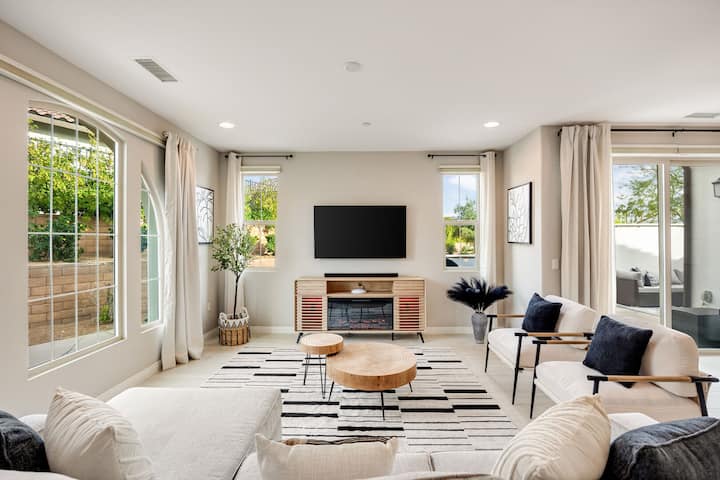 Serendipity By Vare | Steps From Pool+spa, Gym! - La Quinta, CA