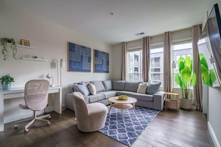 Spacious 2-bed Apt – Steps From Vibrant City Life - Columbus, OH