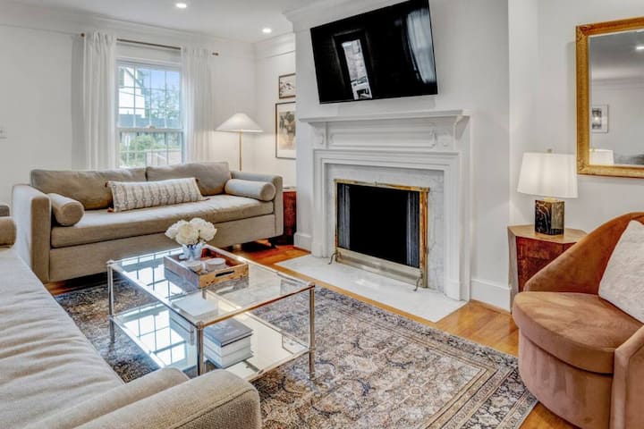 Luxurious Arlington 6 Bed Retreat Walk To Metro - Arlington, VA
