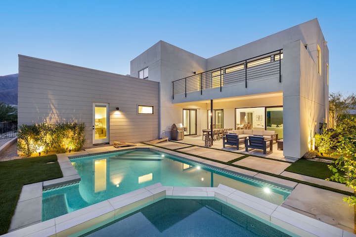 Palladium Palace: Pool+spa, Ev Charger, Miralon! - Palm Springs, CA