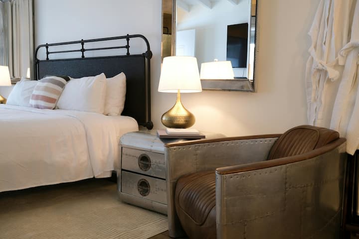 Vintage Filament Lighting & Pool Views - Montauk, NY