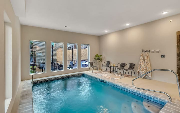 Friendly Bear Plunge - New Build + Private Pool! - Pigeon Forge, TN