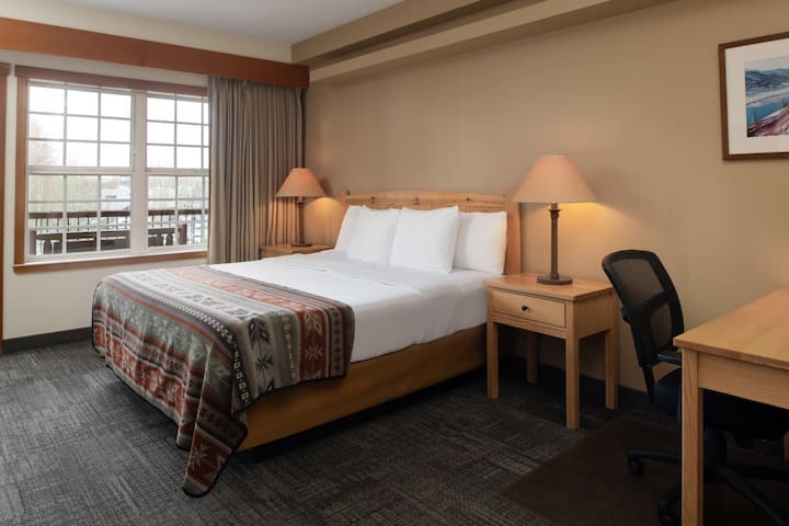 Scenic Northwest 2br Family Suite W/ Balcony - Vancouver, WA