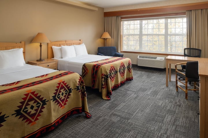 Experience Comfort In Lodge-styled Room W/ Pool - 밴쿠버