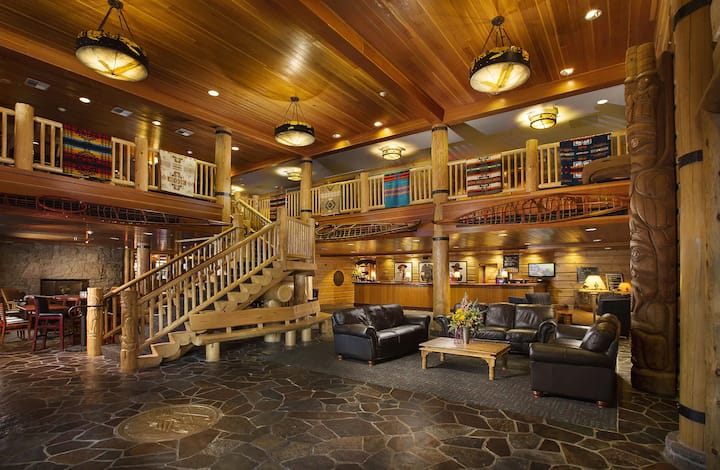 3 Group-friendly Rooms W/ Rustic Atmosphere, Pool - Vancouver, WA