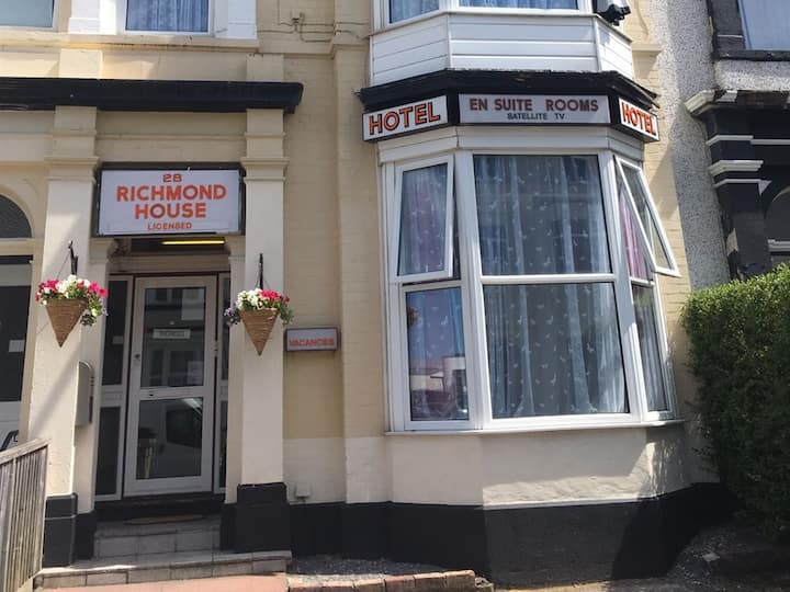Ground Floor Double Room With Shower - Southport
