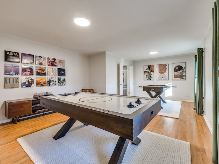 Heart Of Tulsa, Game Room, Fireplace, Sleeps 8 - Tulsa, OK