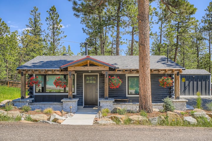 The Bear's Den, Hot Tub Retreat, Family Home - Evergreen, CO