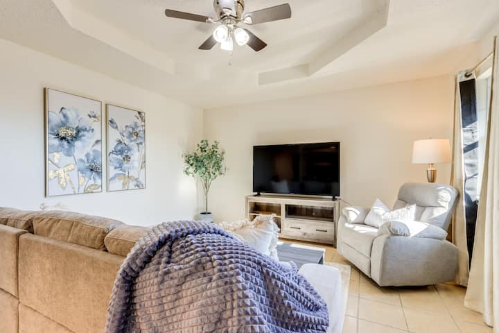 Home W/ Fenced Yard Near Dtwn Rogers! - Lowell, AR