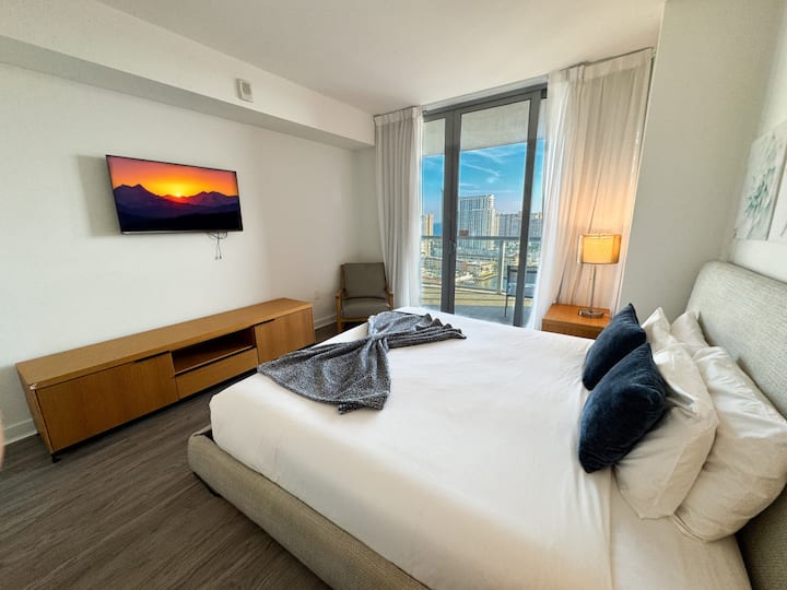 Stunning 1br Seaside Oasis - Hallandale Beach, FL