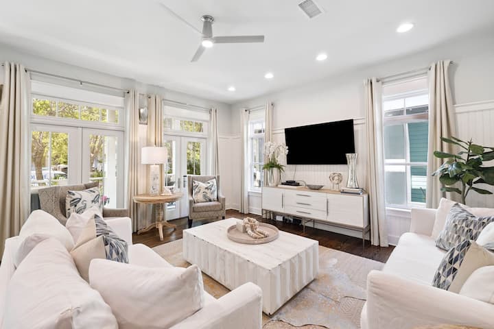 Park District Home, 2 Blocks To Beach - Seaside, FL