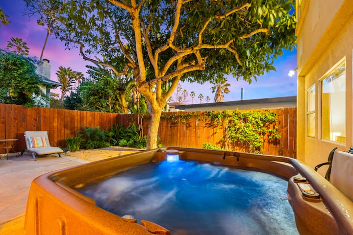 20% Off Dec! Walk To Beach, Roof-top Deck, Hot Tub - Ventura, CA